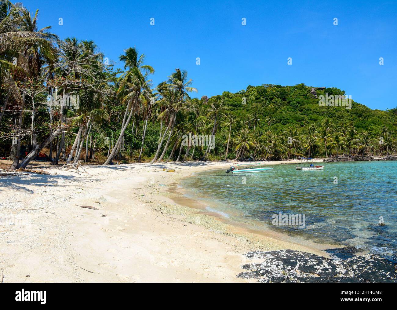 Belle mer bleue sur l'île de Phu Quoc, Vietnam.Phu Quoc est célèbre ...