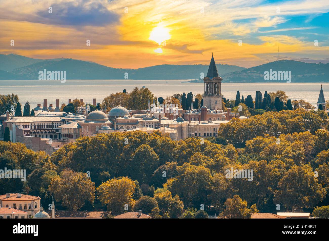 Palais de Topkapi avant la mer de Marmara, Istanbul, Turquie.Corne d'or ...