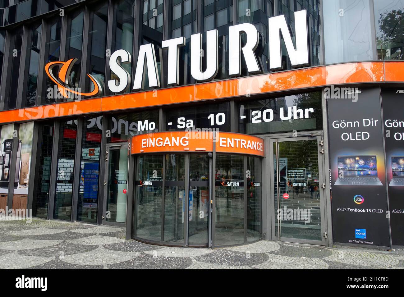 Saturn electronics retailer Banque de photographies et d’images à haute ...