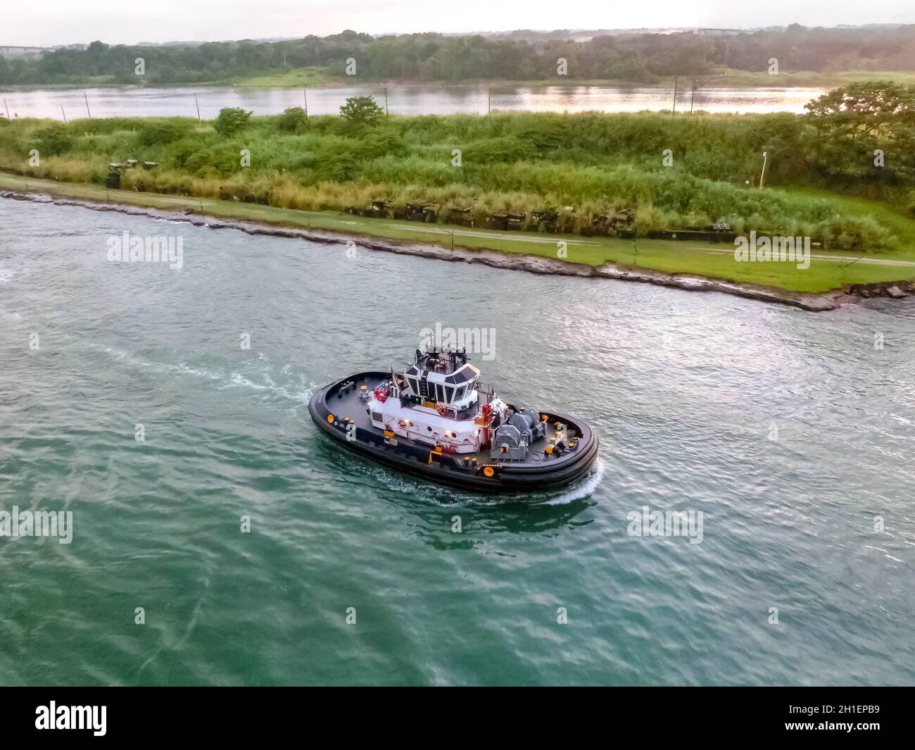 Remorqueur guidant le cargo Banque de photographies et d’images à haute ...