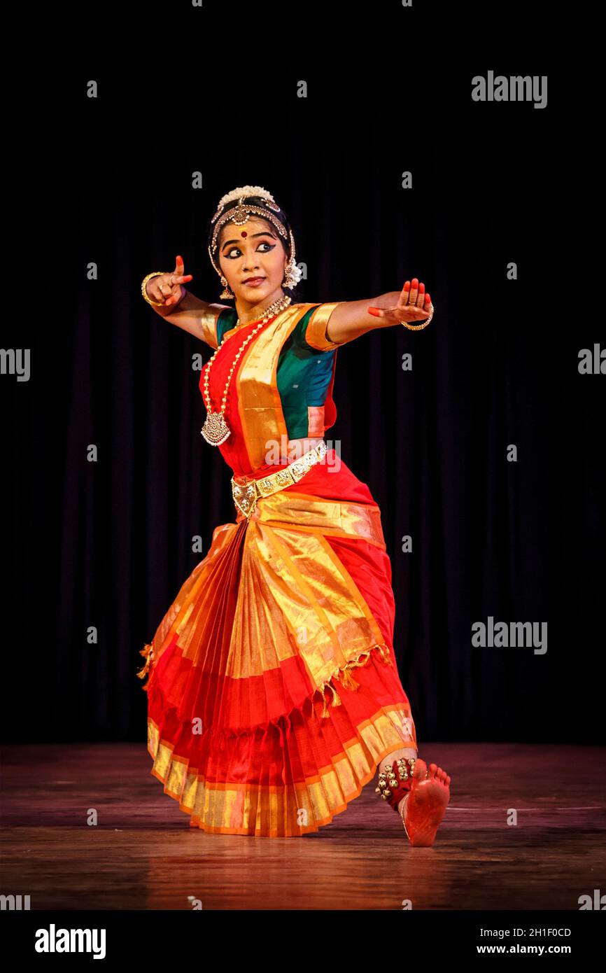 Bharatanatyam tamil nadu dancer Banque de photographies et d’images à ...