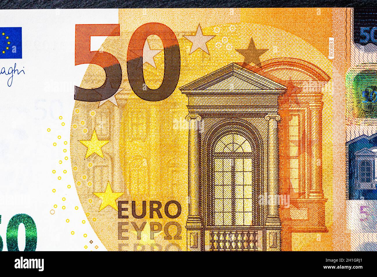 Accent sélectif sur le détail des billets en euros. Gros plan macro détail des billets de banque ...