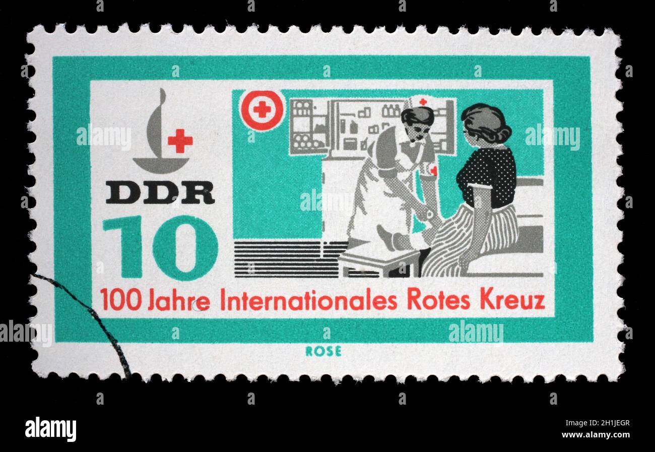 Timbre émis en Allemagne - République Démocratique (DDR) montre infirmière de la Croix-Rouge ...