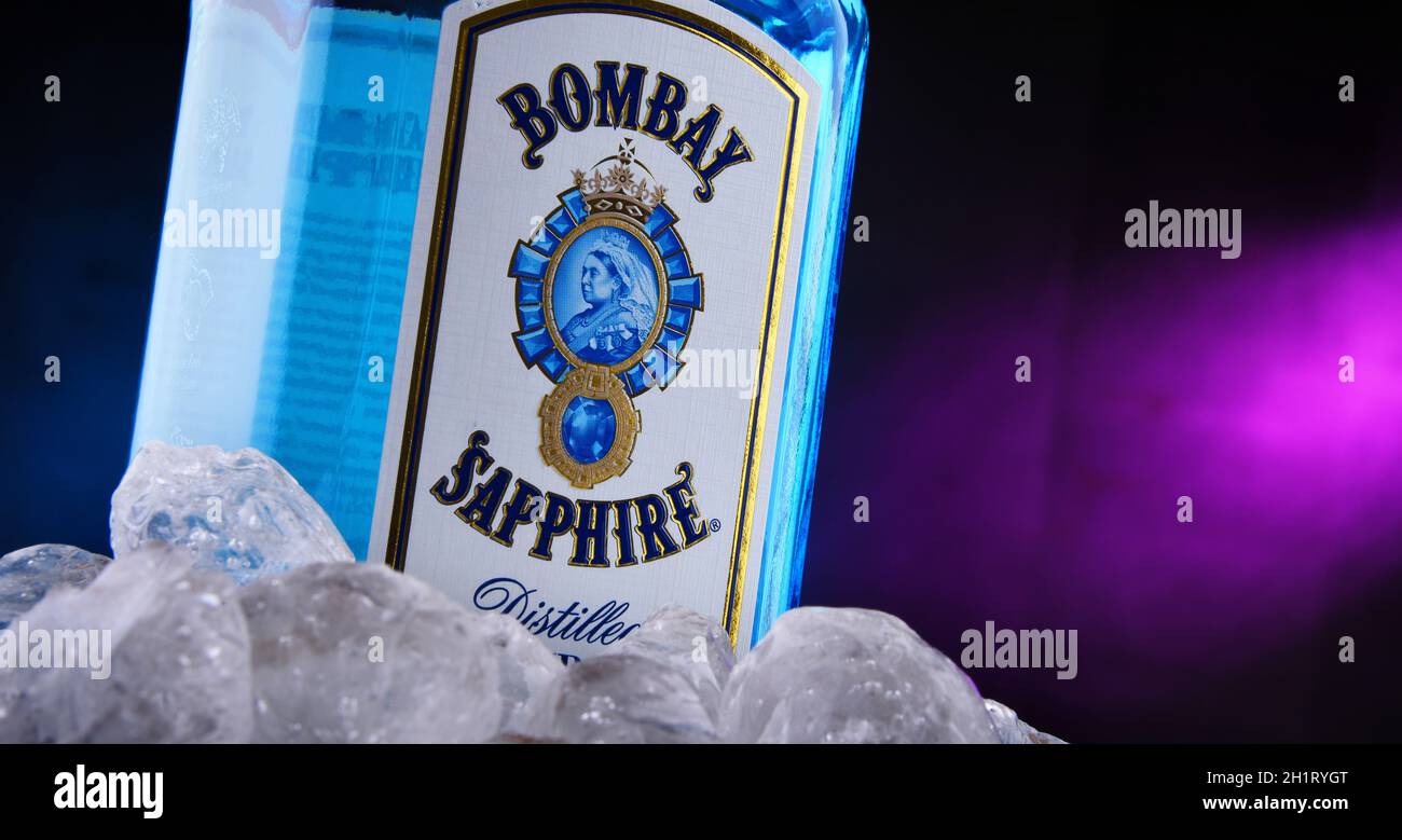 POZNAN, POL - 22 JANVIER 2021 : bouteille de Bombay Sapphire, une ...