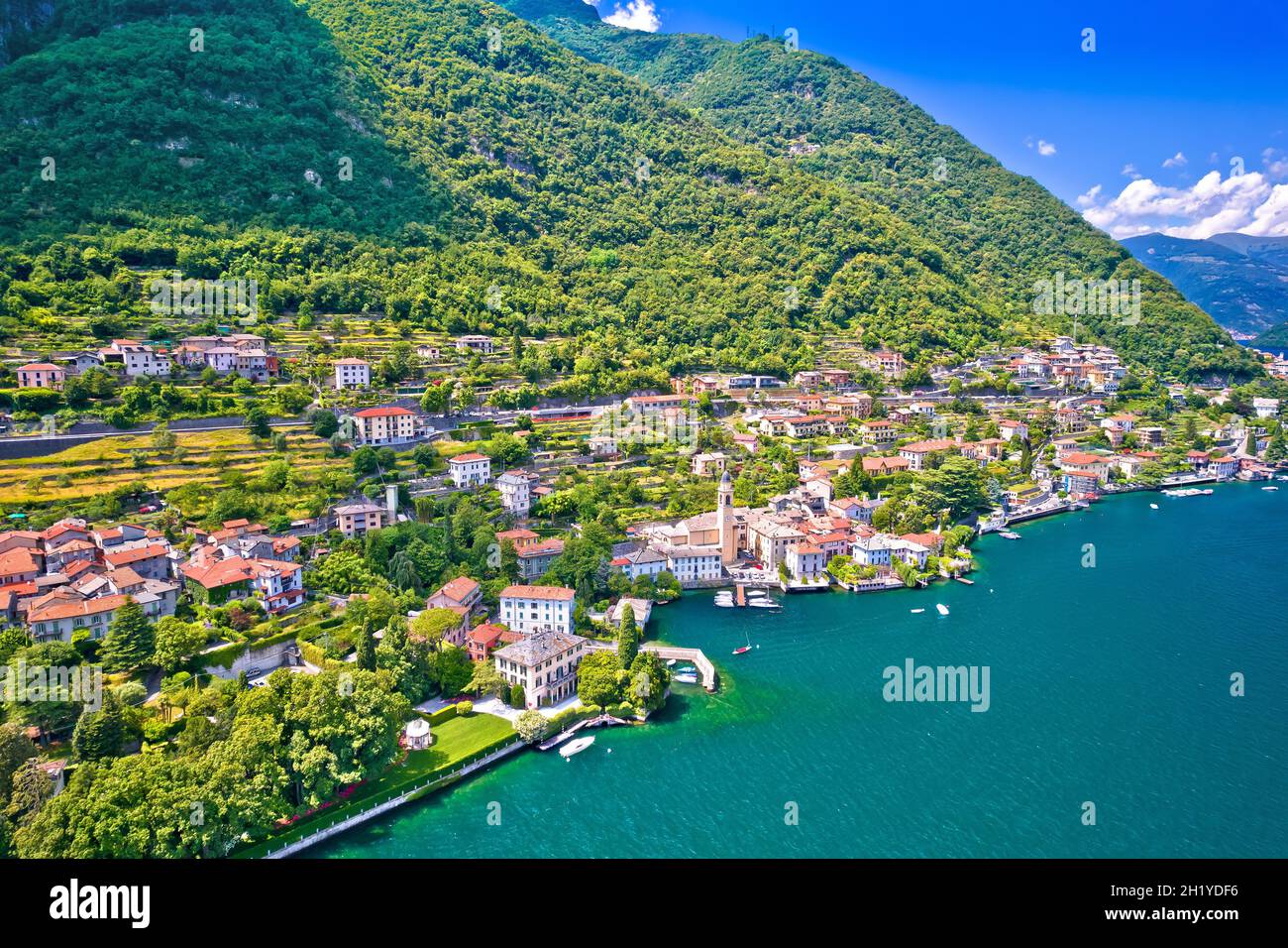 Laglio.Ville idyllique de Laglio sur le lac de Côme vue aérienne ...