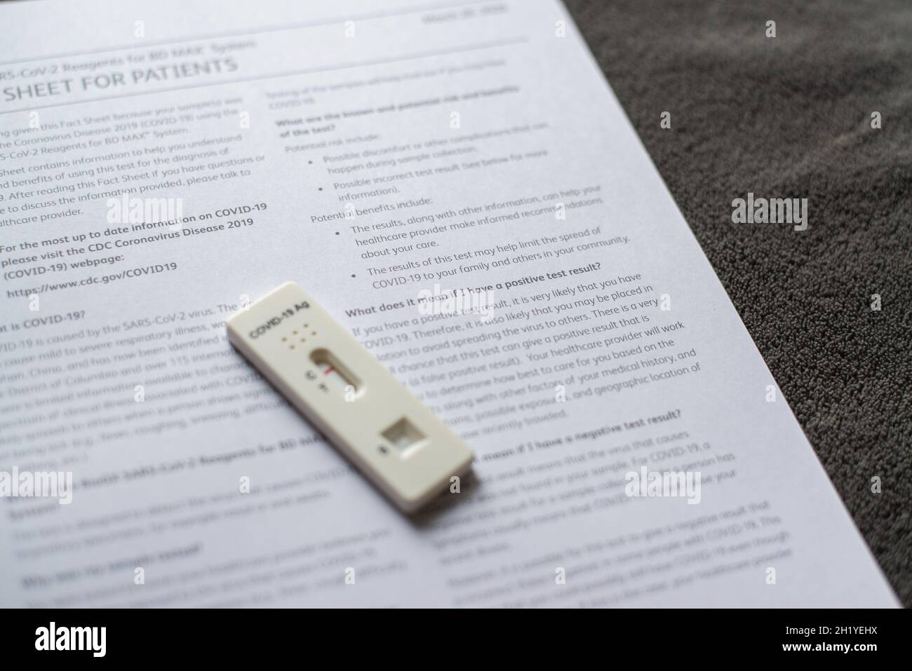 Test négatif de l'antigène du virus corona SARS-COV-2 Photo Stock - Alamy