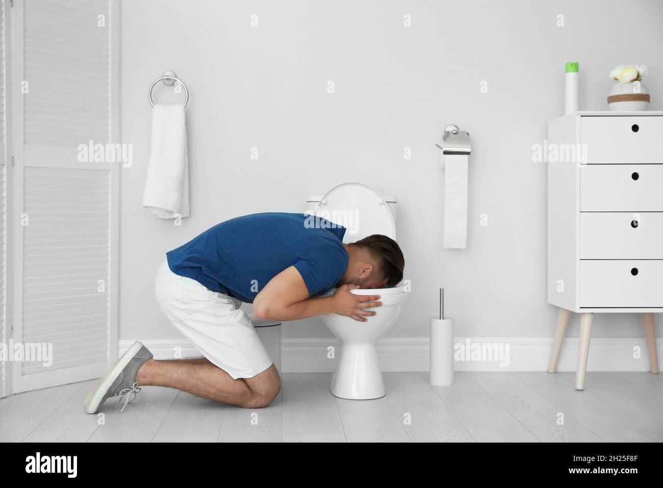 Young man drunk sick vomiting Banque de photographies et d’images à ...