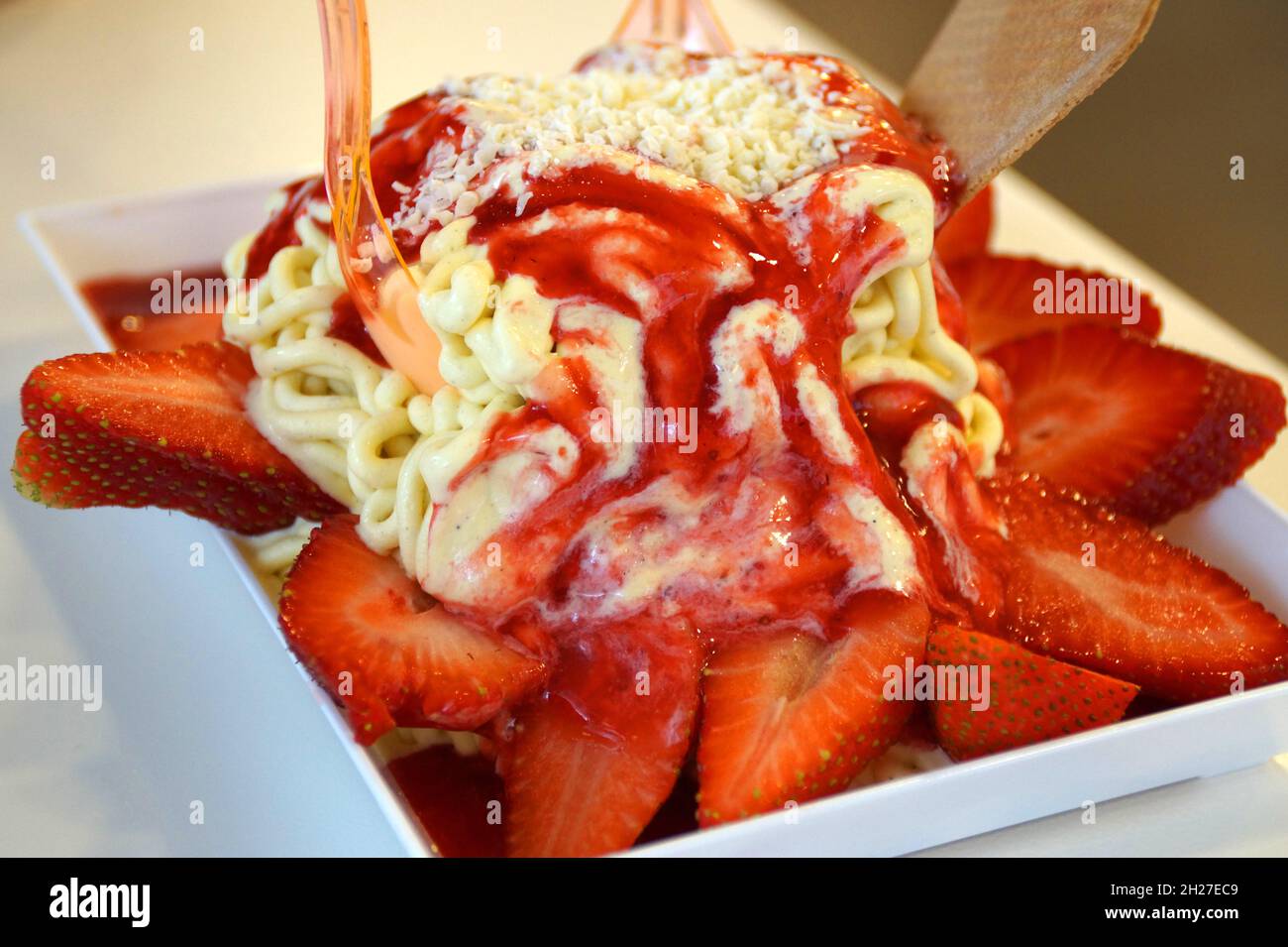 Glace aux spaghettis italiens Banque de photographies et d’images à ...