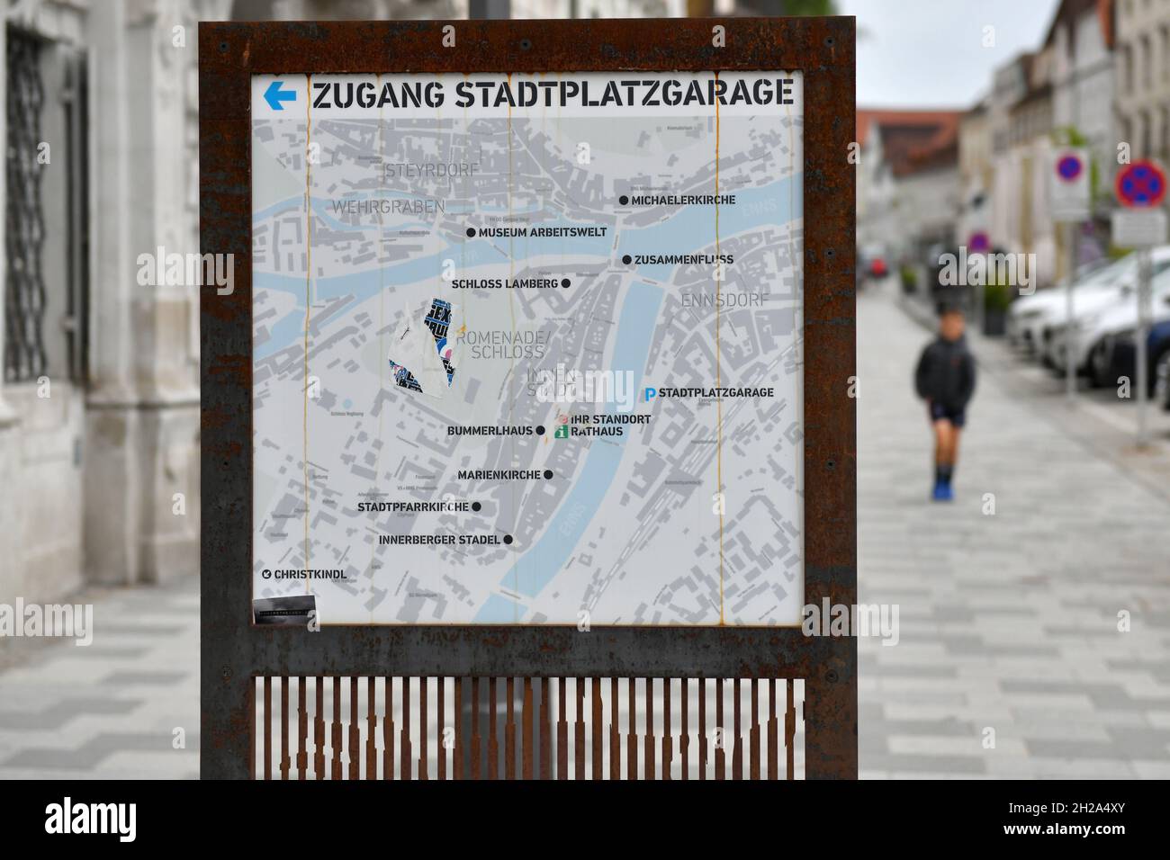 Stadtplan auf dem Stadtplatz der alten Industriestadt Steyr, Österreich ...