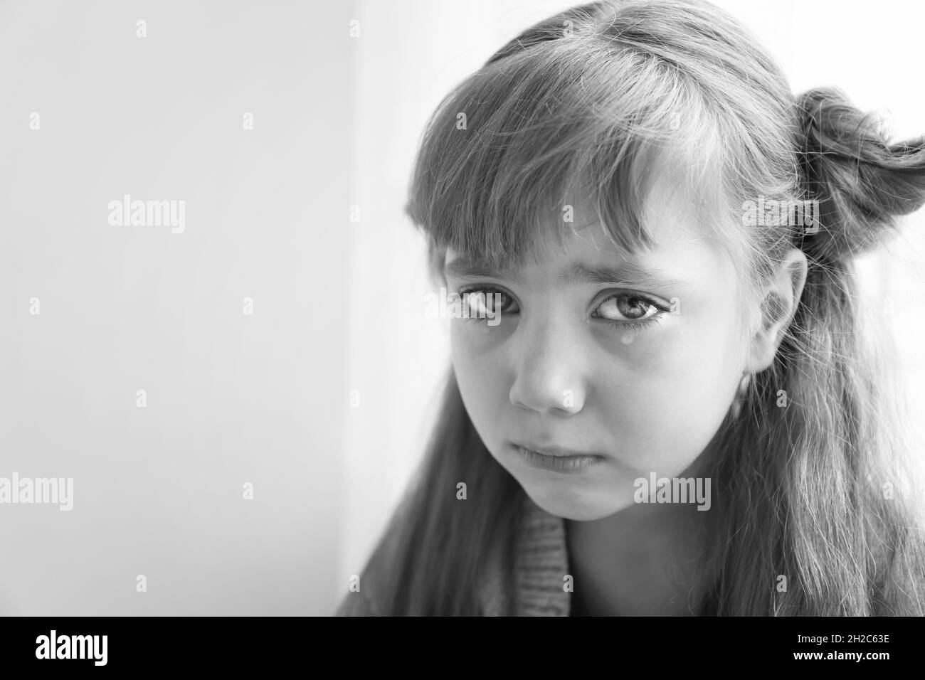 Portrait de la triste petite fille, effet noir et blanc Photo Stock - Alamy
