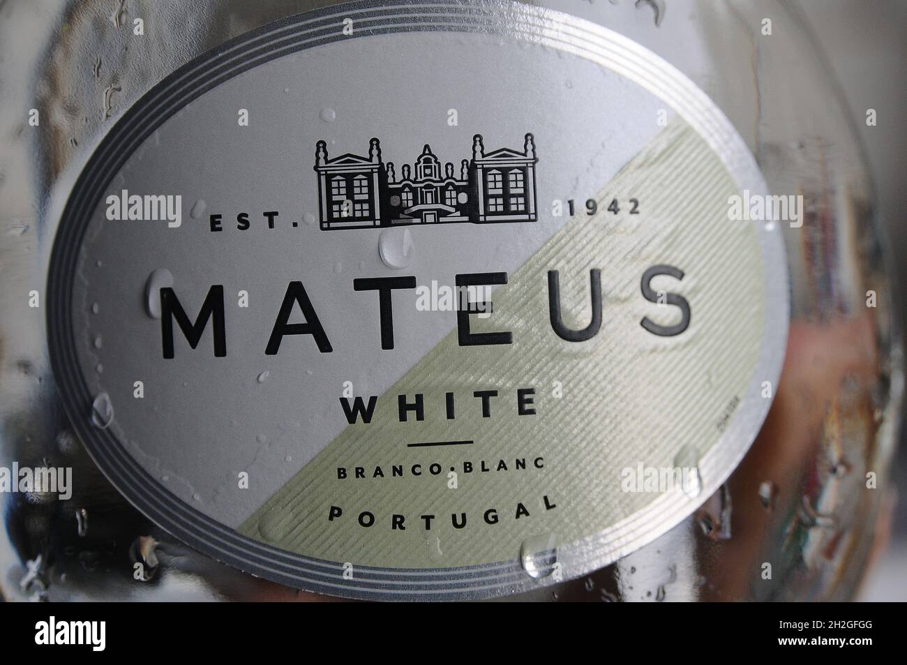 Mateus wine bottle Banque de photographies et d’images à haute ...