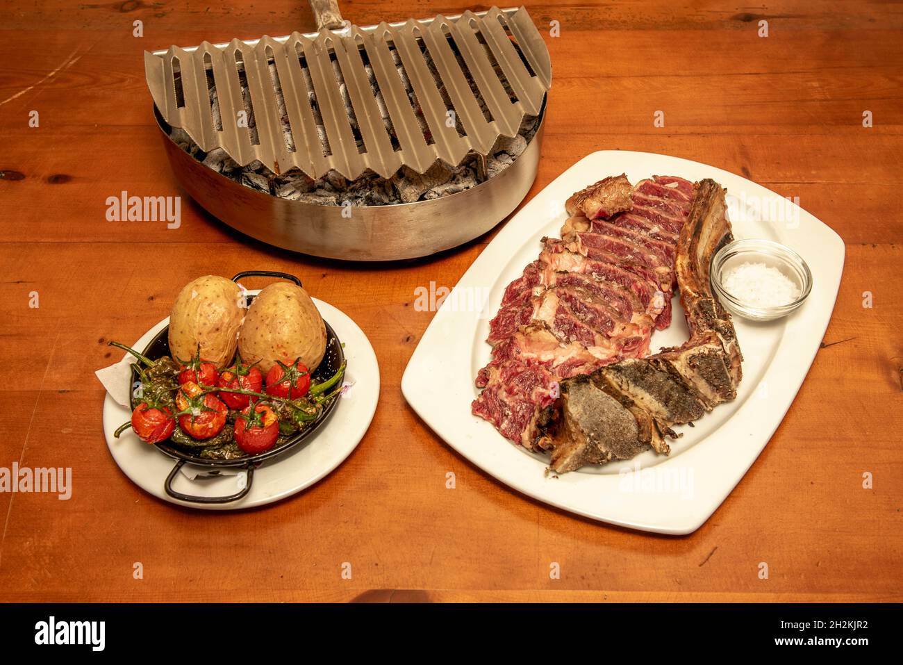 Côtelette de veau de qualité supérieure avec viande hachée prête pour ...