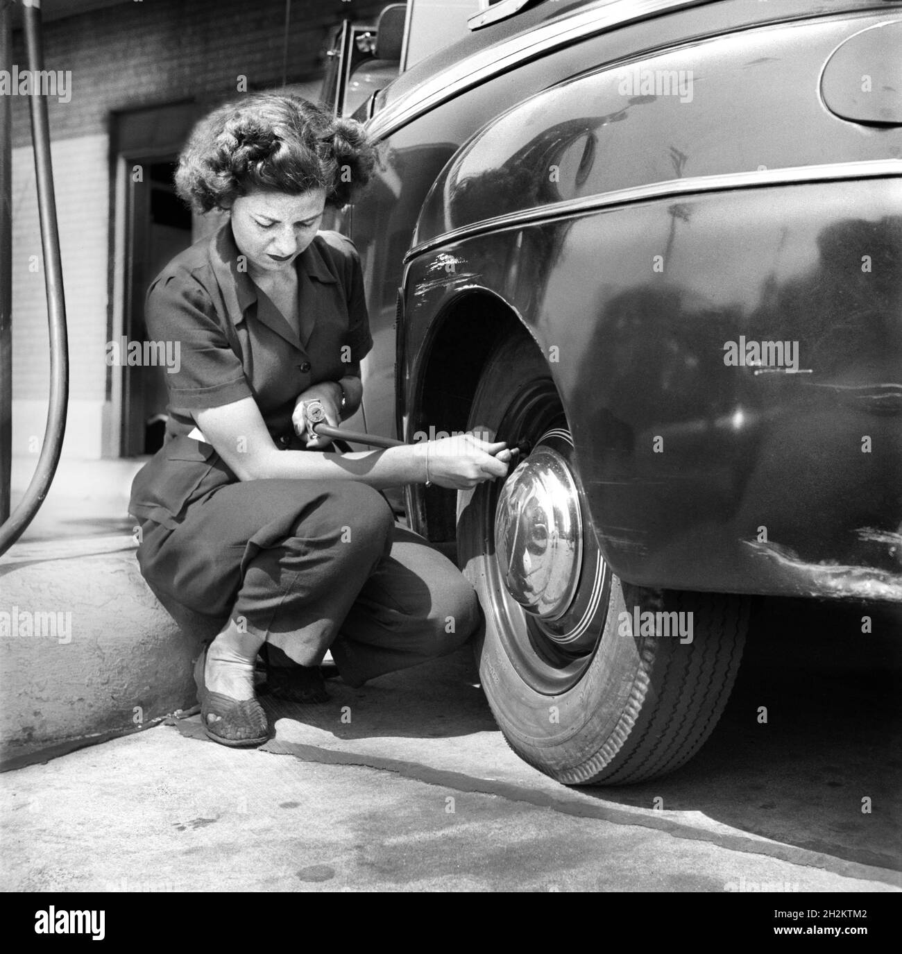 Stations service années 1940 Banque d'images noir et blanc - Alamy