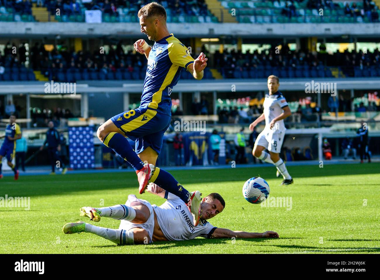 Stade Marcantonio Bentegodi, Vérone, Italie, 24 octobre 2021,Darko Lazovic (Hellas - Verona FC ...
