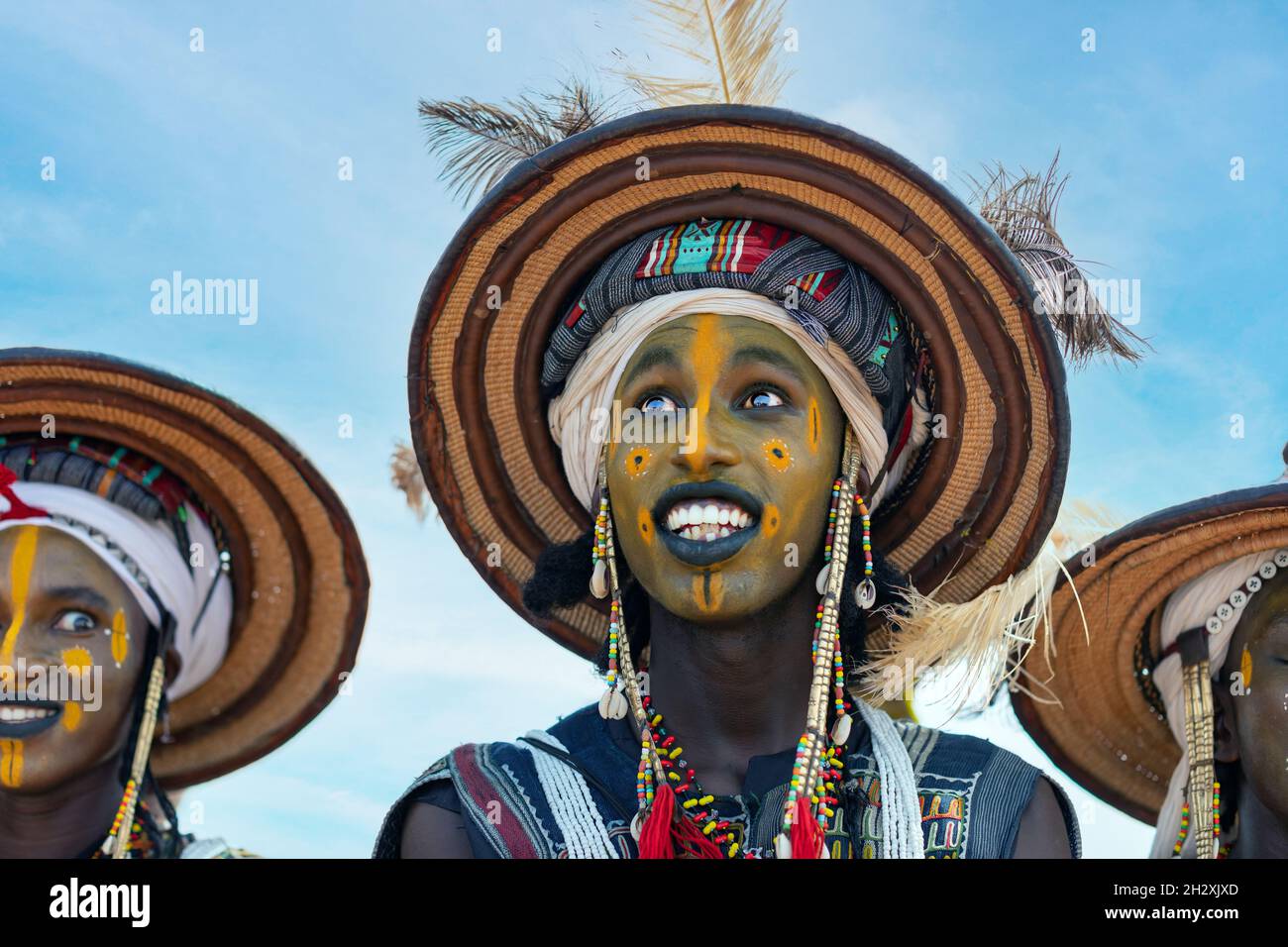 Wodaabe men dancing Banque de photographies et d’images à haute ...