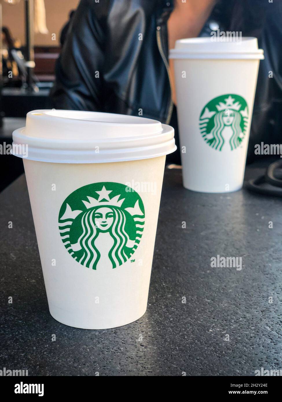 Tasse à emporter starbucks Banque de photographies et d’images à haute ...