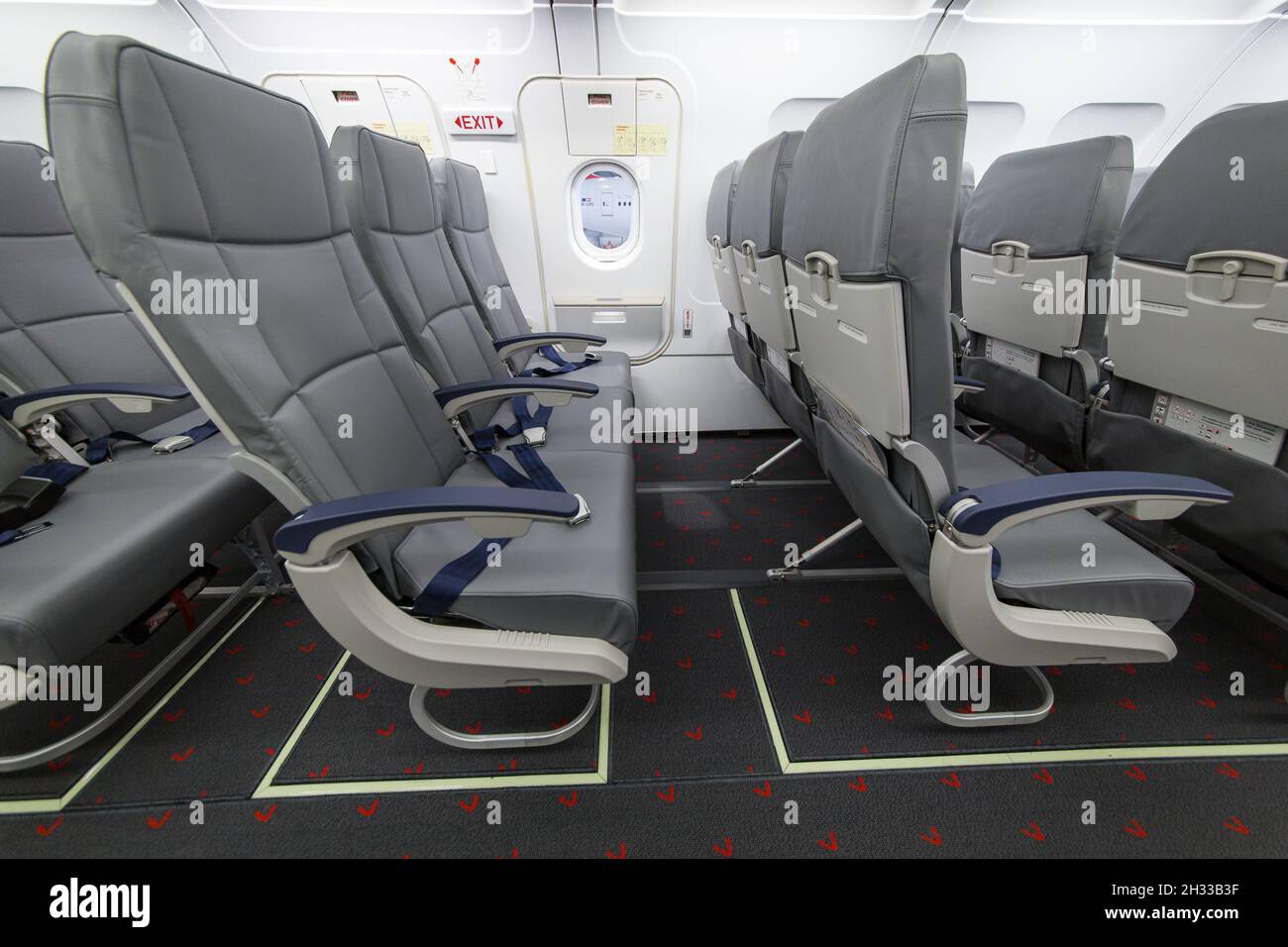 Airbus a320 inside passenger cabin Banque de photographies et d’images ...