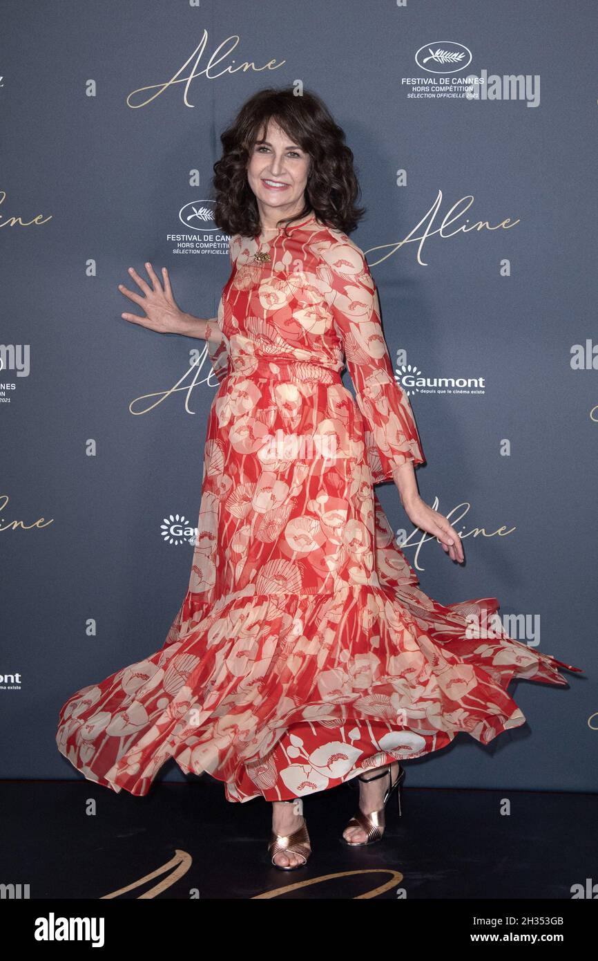 Valérie Lemercier assistant à la première Aline au Grand Rex Cinema à ... Valérie Lemercier assistant à la première Aline au Grand Rex Cinema à ...