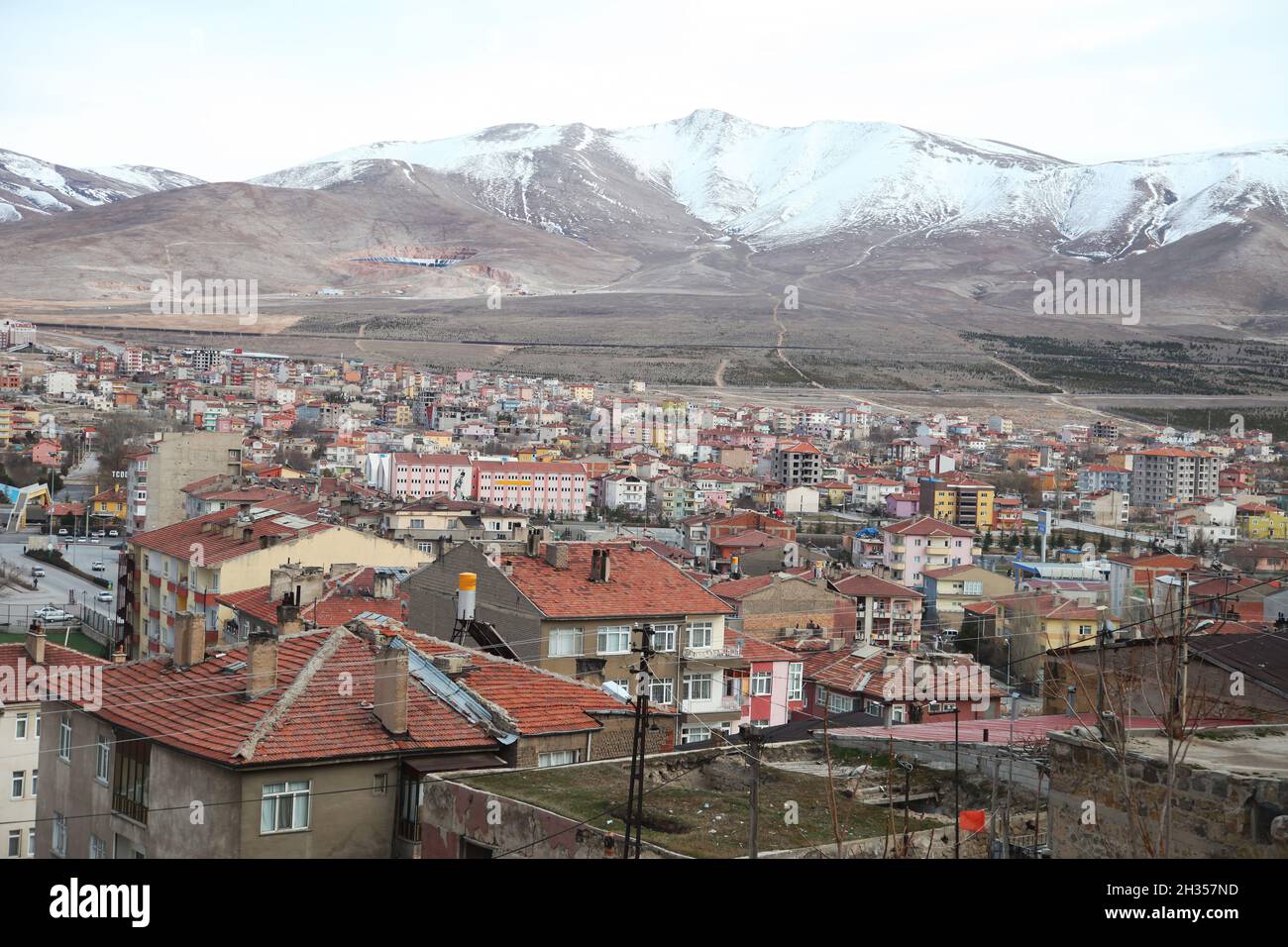 Panorama de la ville de Nigde depuis le château de Nigde en Anatolie ...