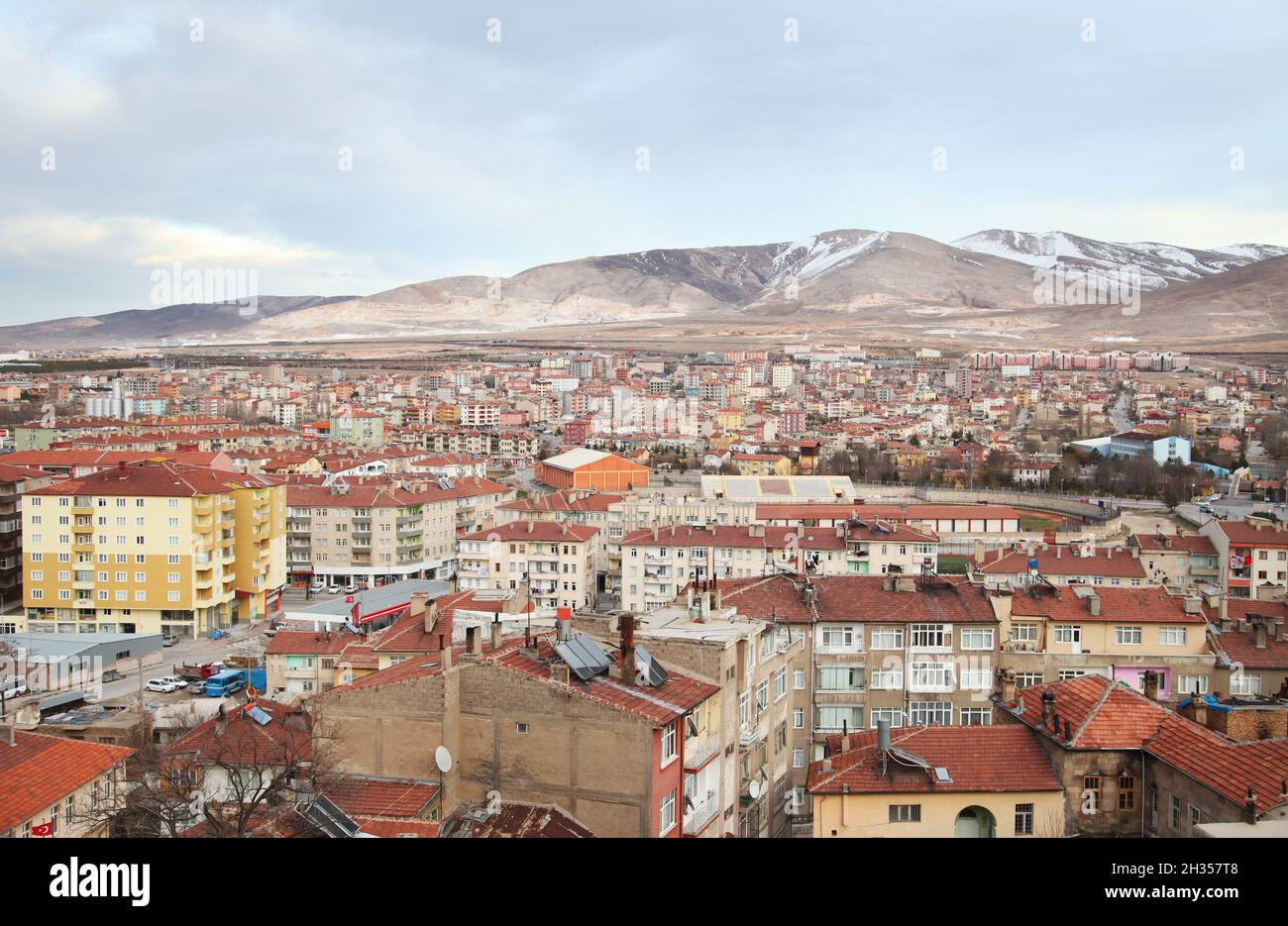 Panorama de la ville de Nigde depuis le château de Nigde en Anatolie ...