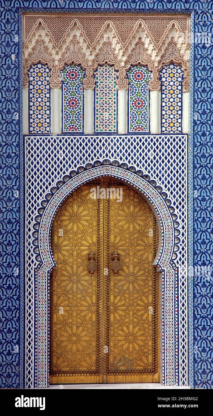 La porte traditionnelle et artisanale du Maroc Photo Stock - Alamy