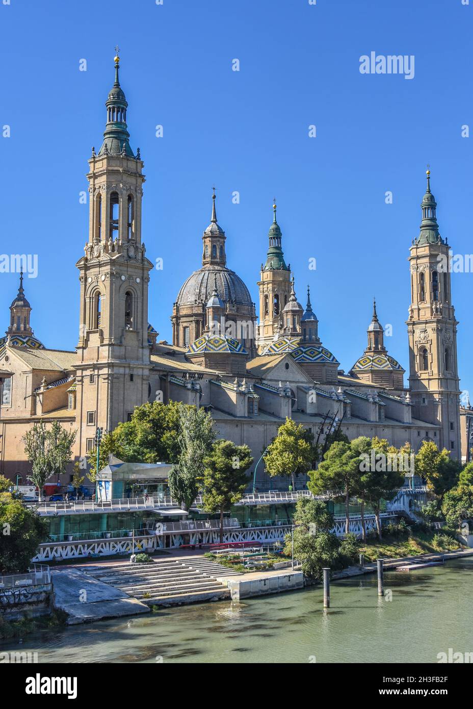 Saragosse, Espagne - 23 octobre 2021 : détails sur le toit de la ...