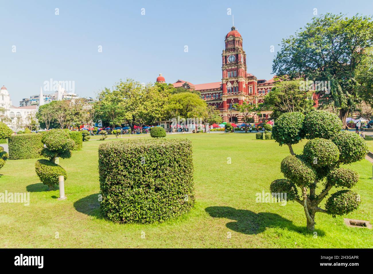 Independence monument in maha bandula park yangon Banque de ...