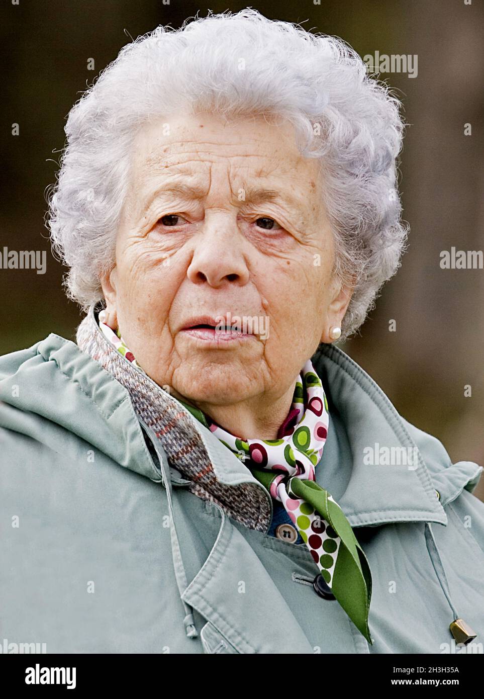 Old granny Banque de photographies et d’images à haute résolution - Alamy