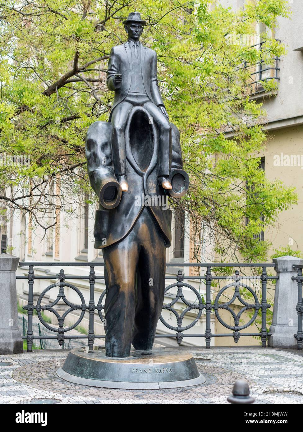 Statue of franz kafka Banque de photographies et d’images à haute ...