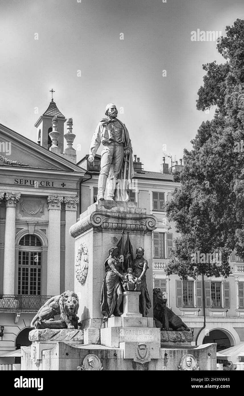 Statue de Garibaldi, sur la place du même nom, Nice, Côte d'Azur ...