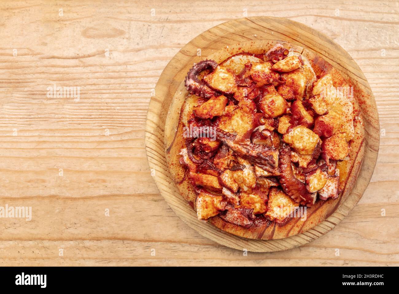 Pulpo a la gallega, pieuvre aux pommes de terre et paprika, un plat ...