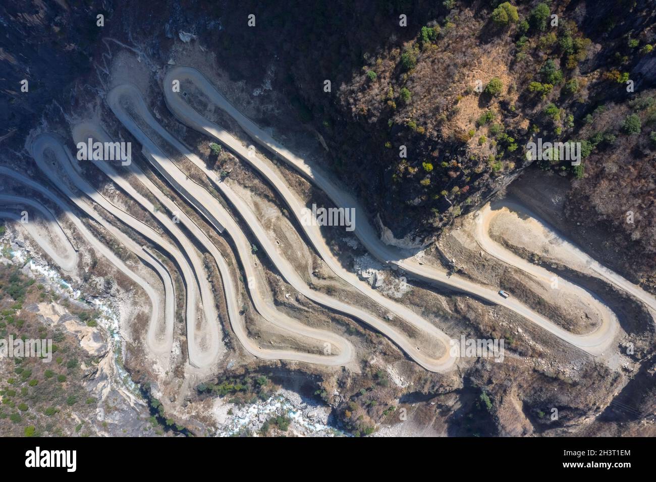 Route sinueuse montagne drone Banque de photographies et d’images à ...