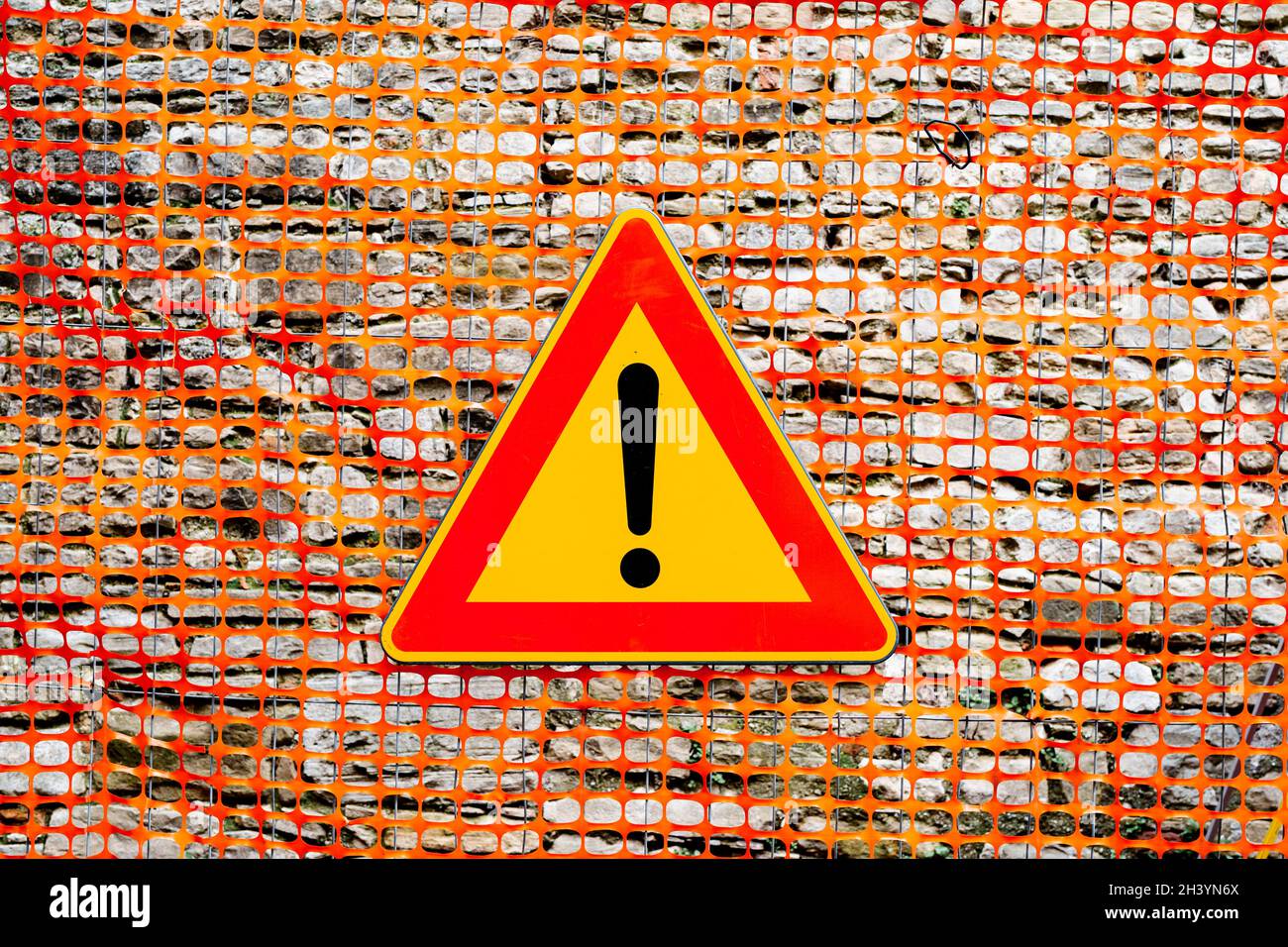 Exclamation point triangle Banque de photographies et d’images à haute ...