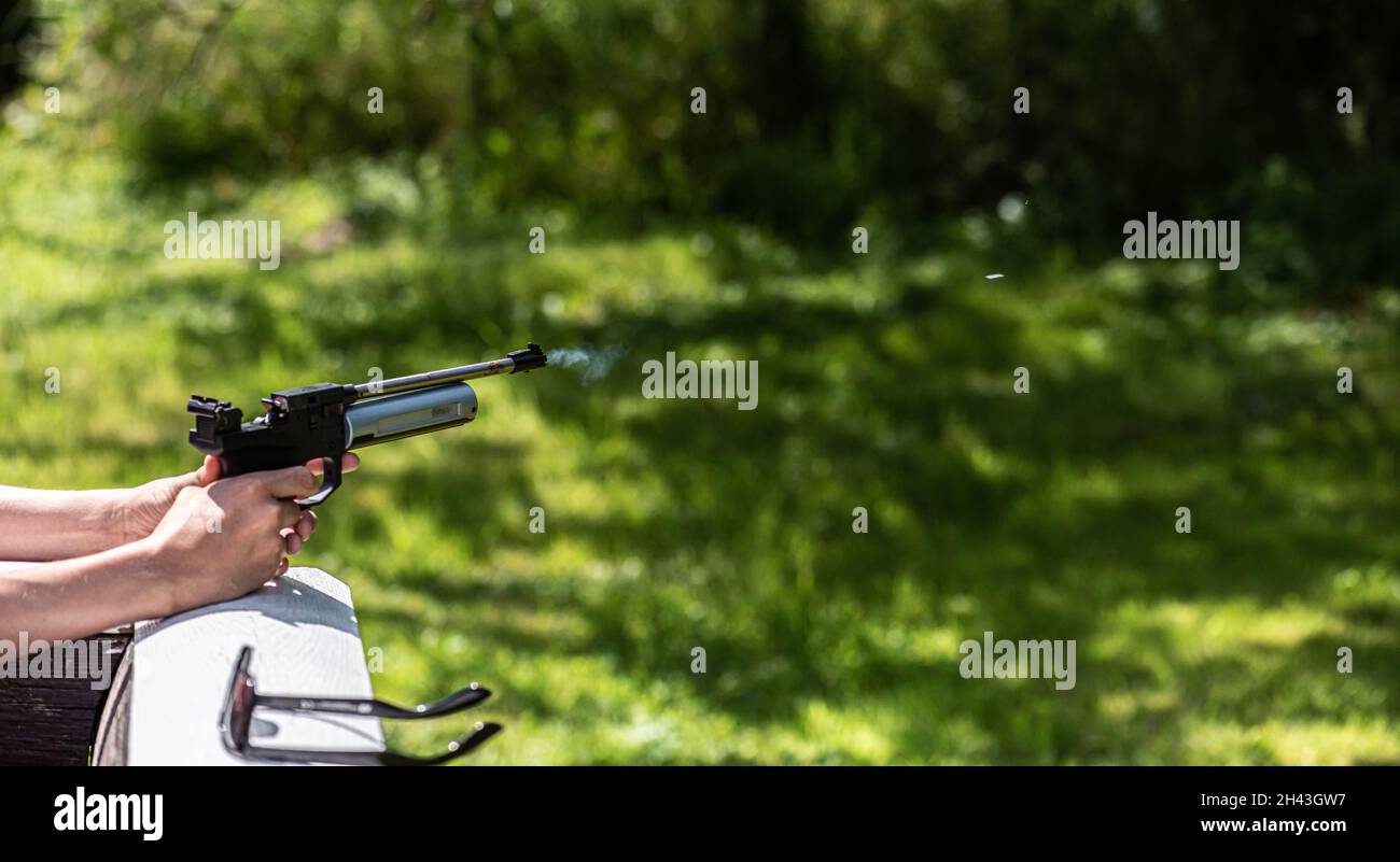 Projectile weapon Banque de photographies et d’images à haute ...