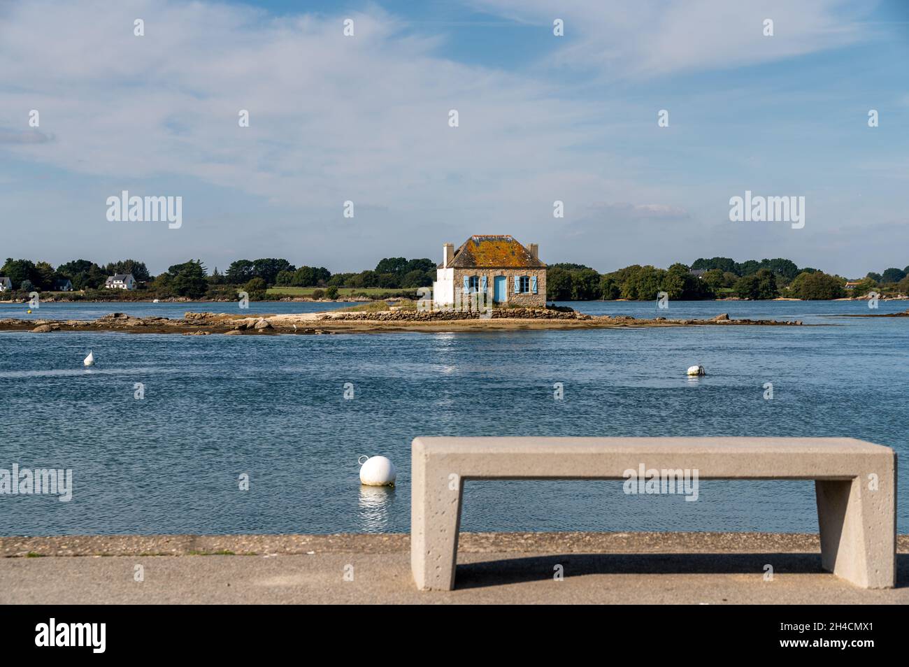 Ile de Saint-Cado, la célèbre ferme isolée au milieu de l'eau Photo ...