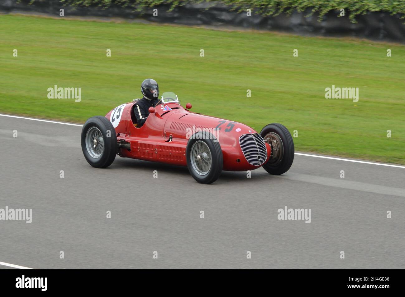 1938 Maserati 8CTF conduit par le propriétaire Stephan Rettenmaier au ...