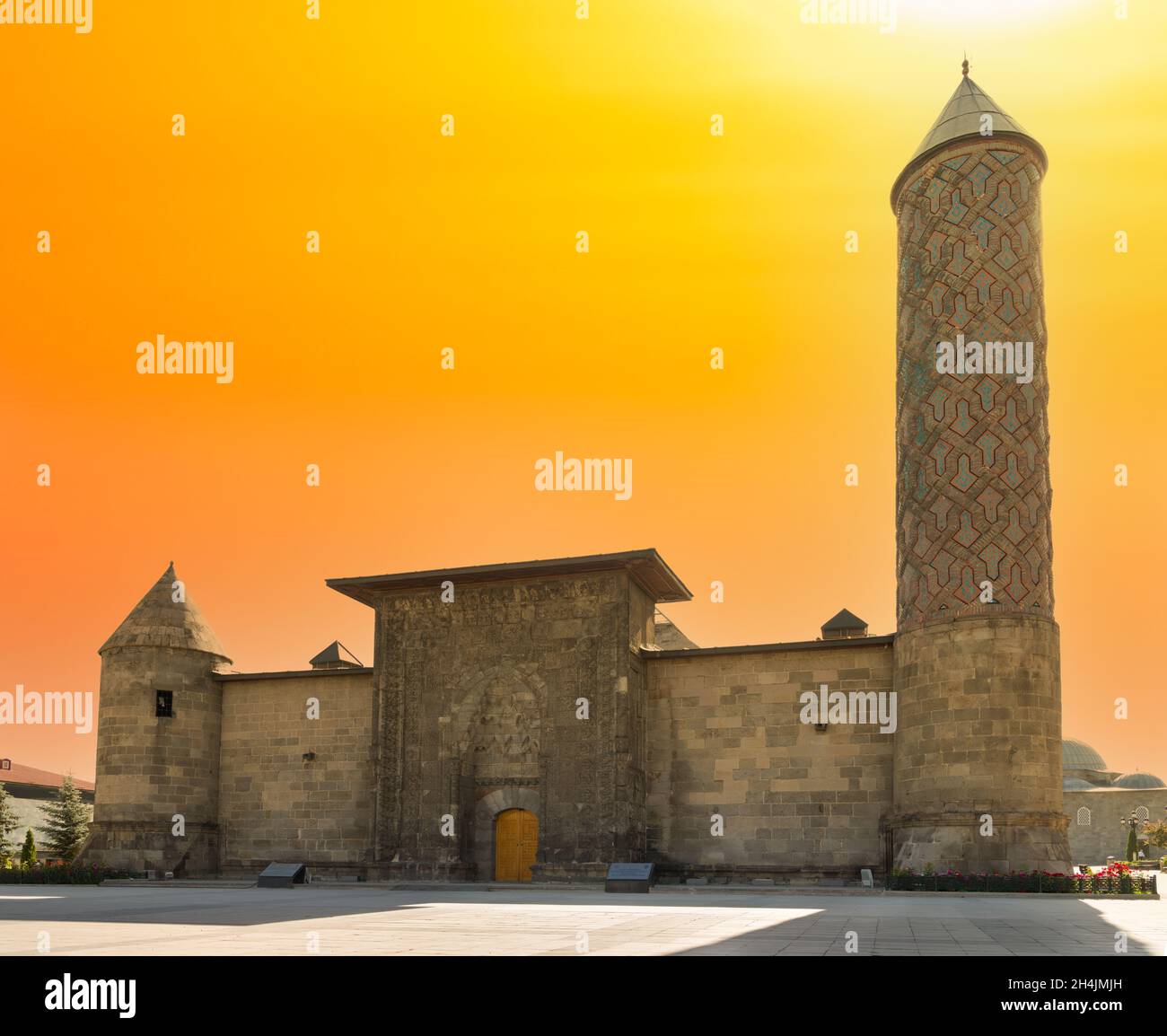 Yakutiye Madrasa au soleil du matin.Musée turc des arts islamiques et ...