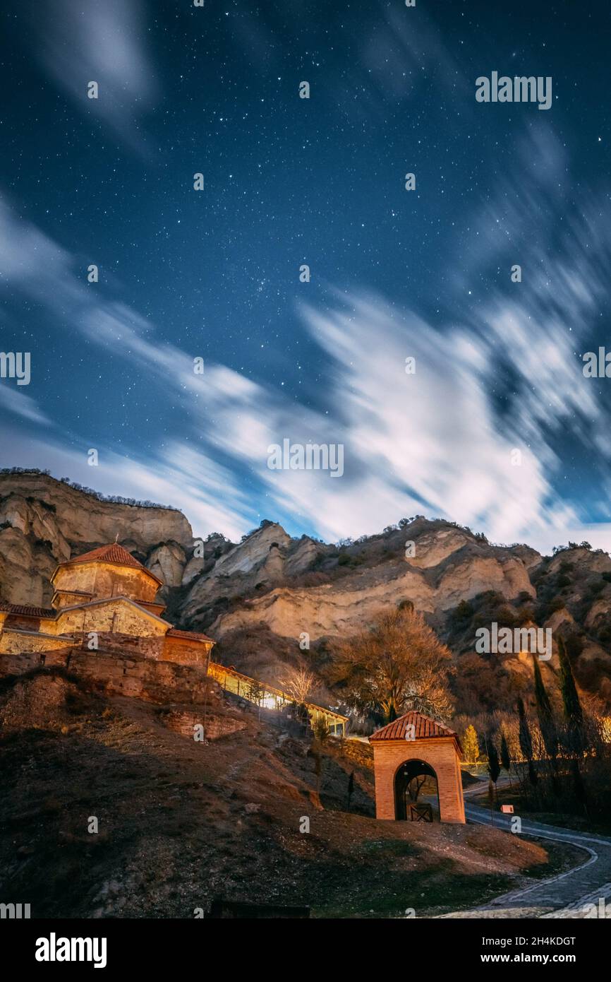 Ruine monastique ou structure la nuit Banque d'image et photos - Alamy