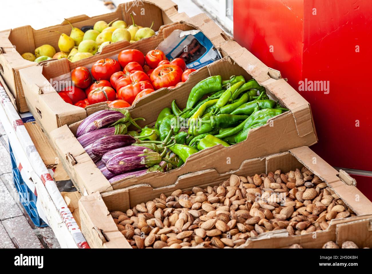 Marché alimentaire dans le centre d'Esilova, Turquie.Des fruits et ...