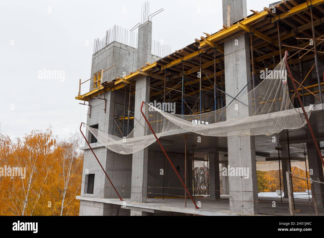 Filet de sécurité pour la construction.Filet qui protège contre toute ...