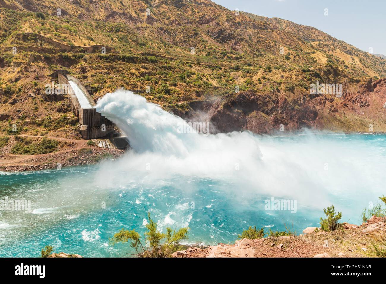 Barrage de nurek Banque de photographies et d’images à haute résolution ...