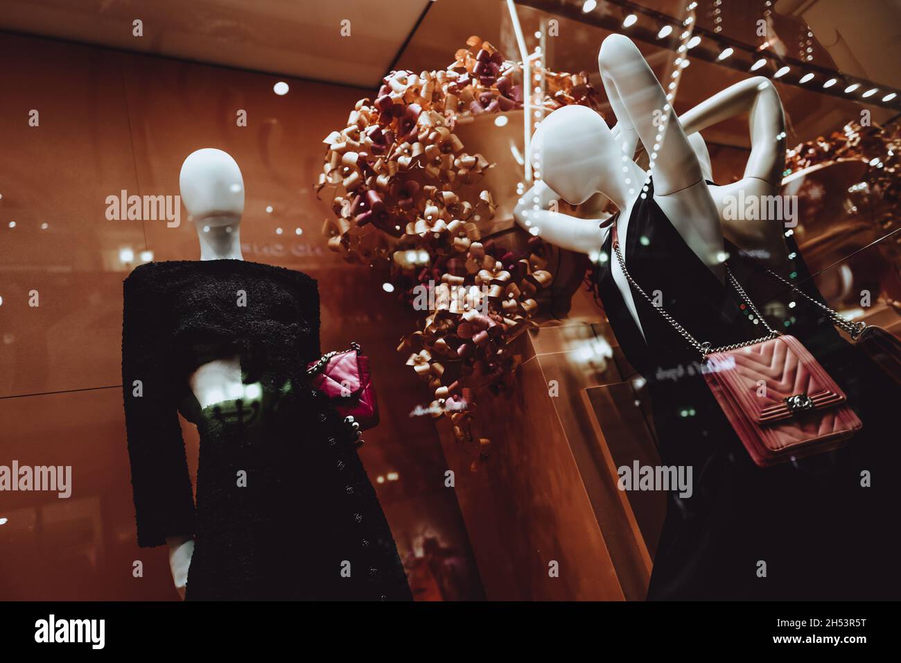 Chanel vitrine Banque de photographies et d’images à haute résolution ...