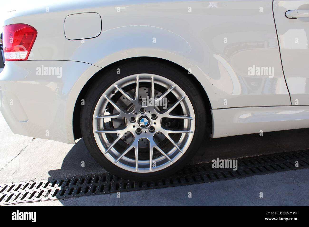 La nouvelle BMW M5 (F10) : gros plan de la roue sur la nouvelle BMW M5 ...