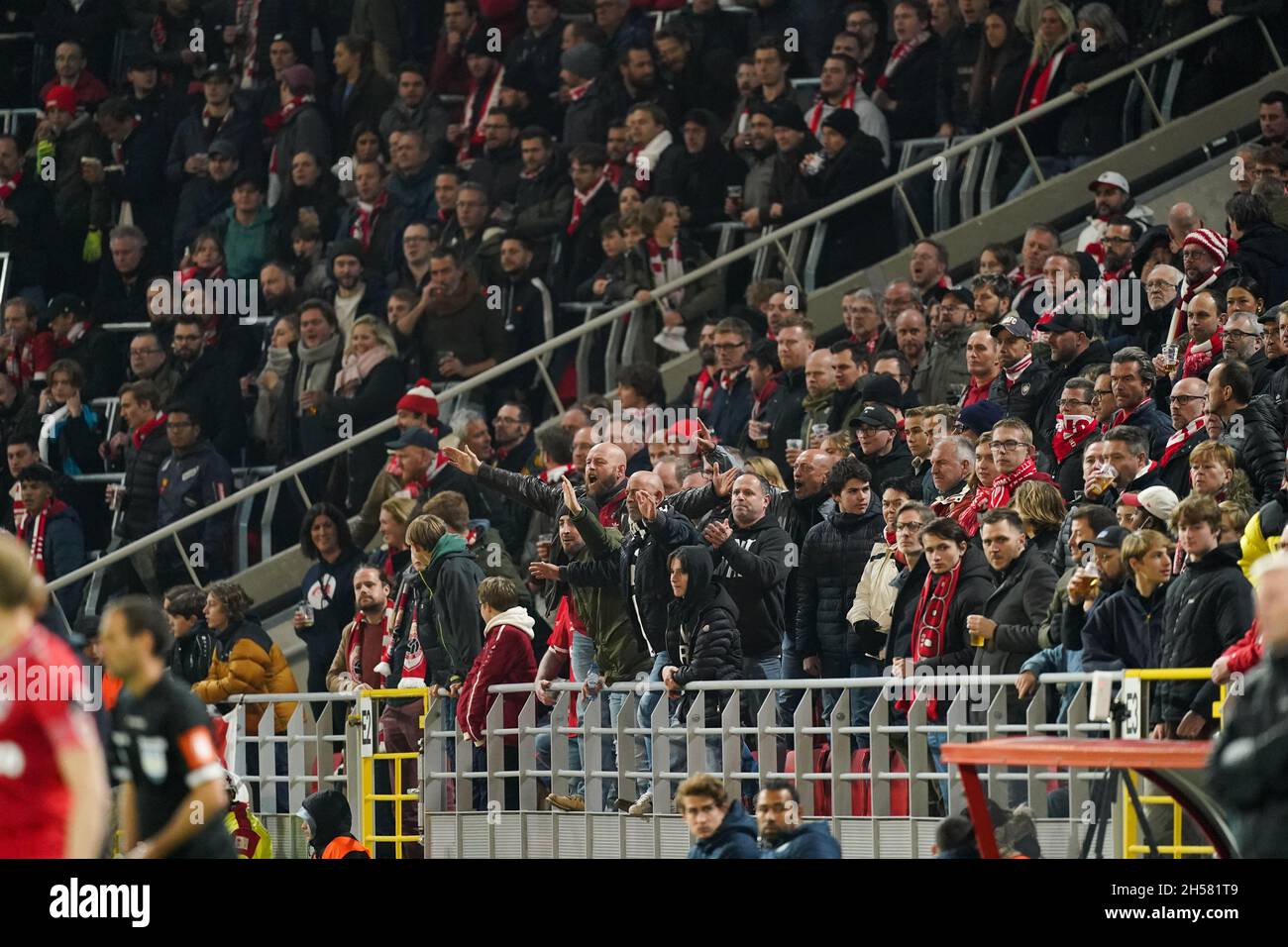 Royal antwerp fc supporters Banque de photographies et d’images à haute ...