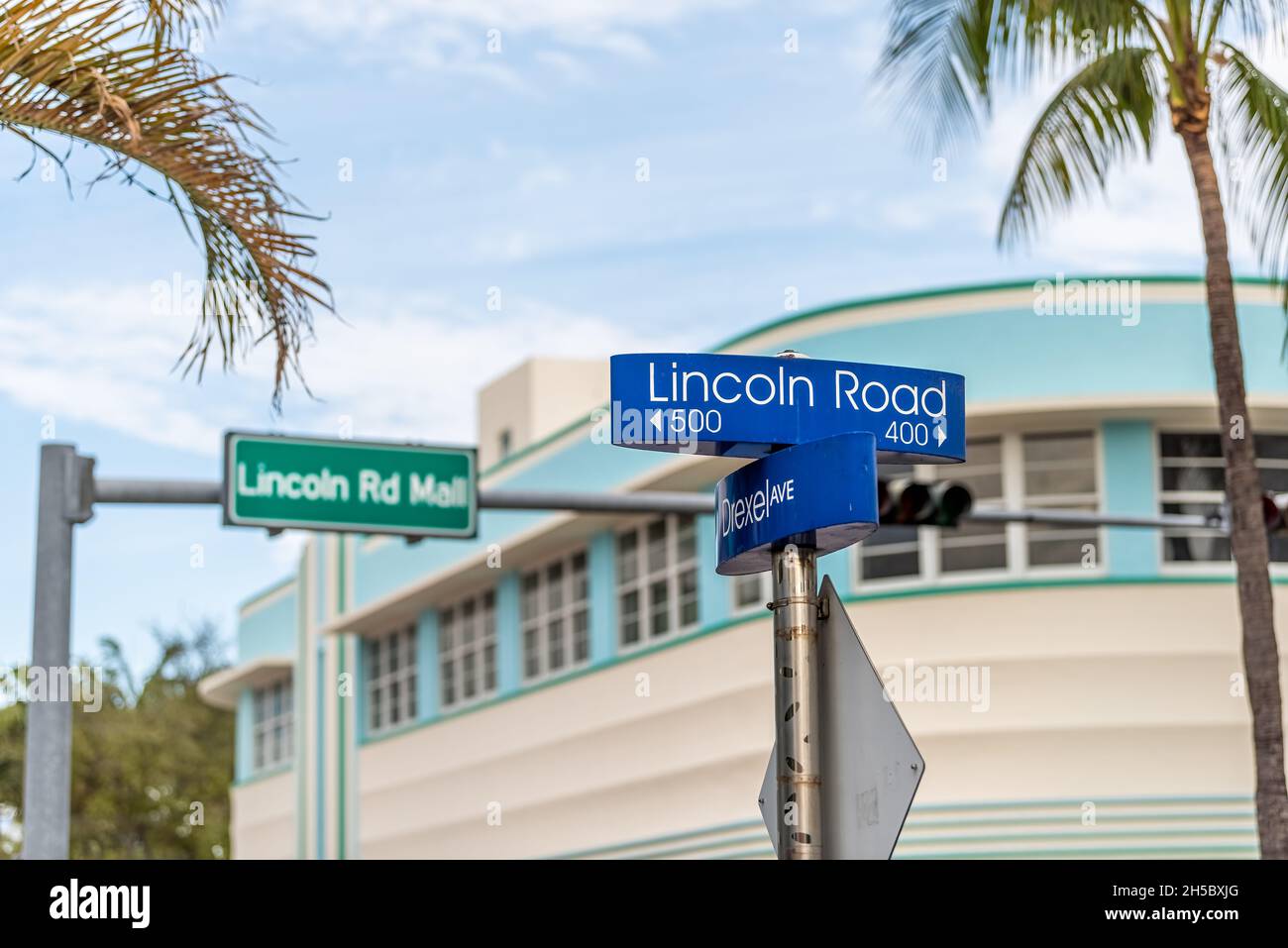 Miami Beach célèbre Lincoln Road à South Beach avec un panneau fermé en ...