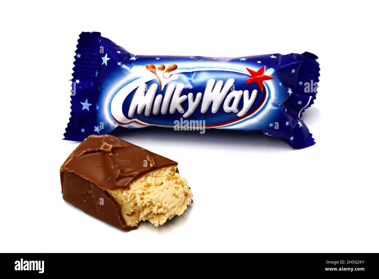 BARRE de chocolat MILKY WAY isolée sur fond blanc.Milky Way est une ...