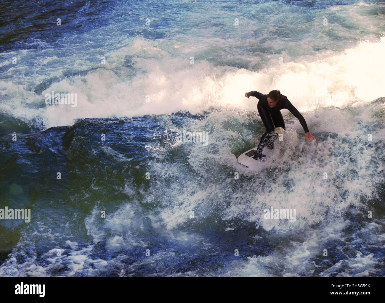 Surfeur sur la vague Banque de photographies et d’images à haute ...