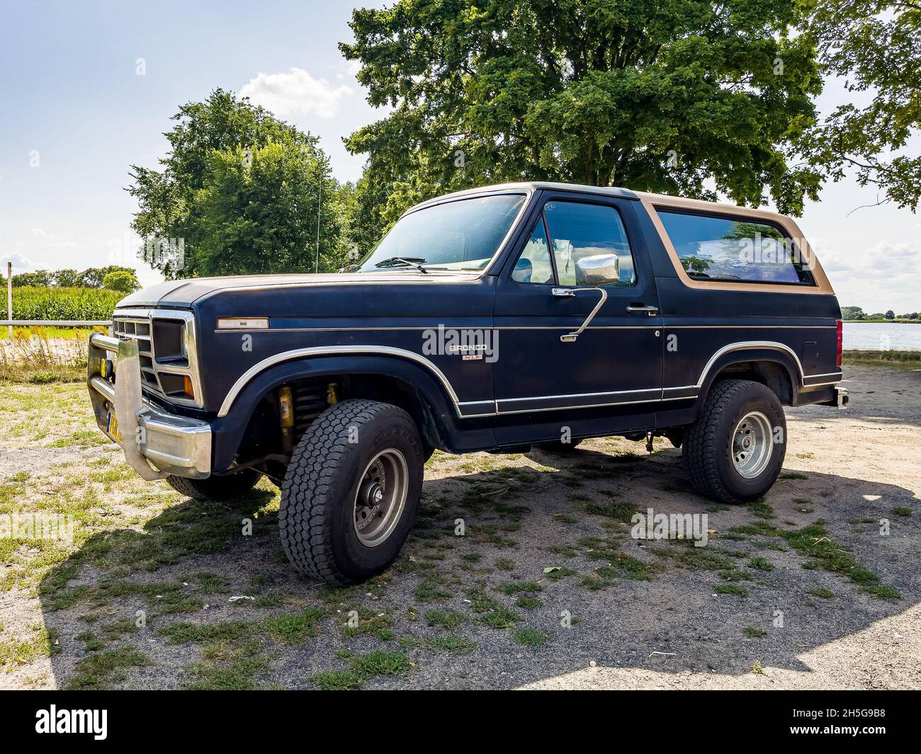 Ford bronco Banque de photographies et d’images à haute résolution - Alamy