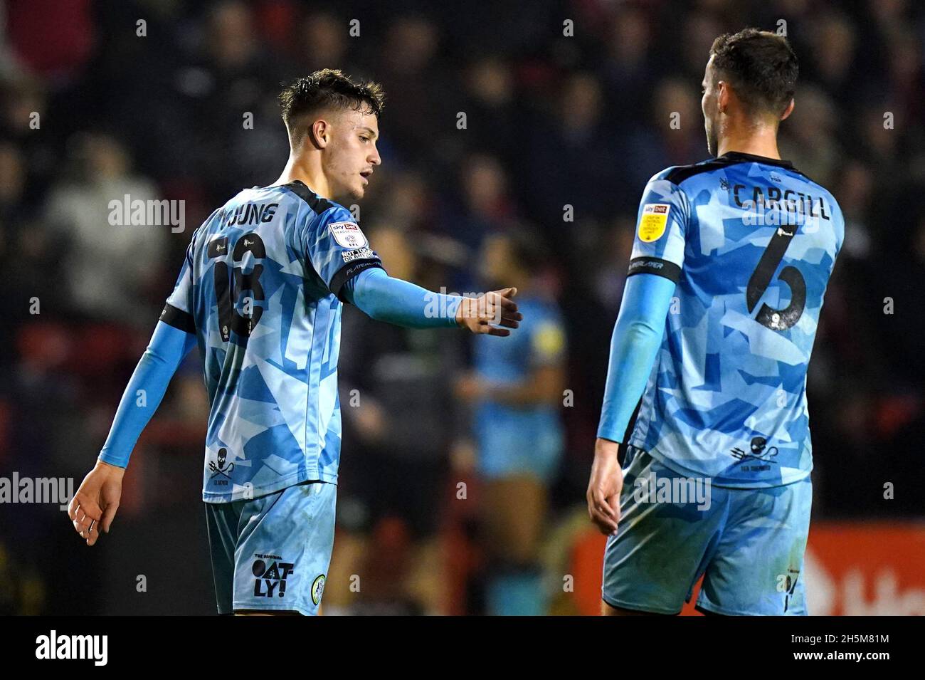 Forest Green Roverss' Jake Young (à gauche) célèbre le deuxième but de ...