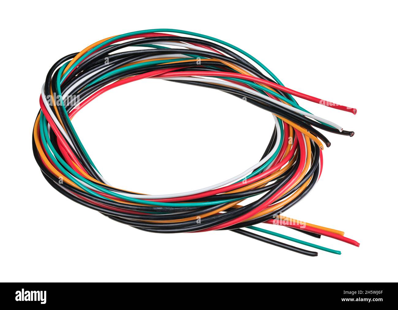 Gros plan du faisceau de câbles multi-fils tressé pour former un cercle ...